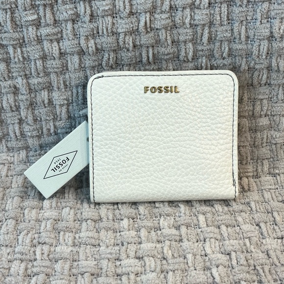 Fossil | Bags | New Beige Fossil Mini Wallet With Tags | Poshmark